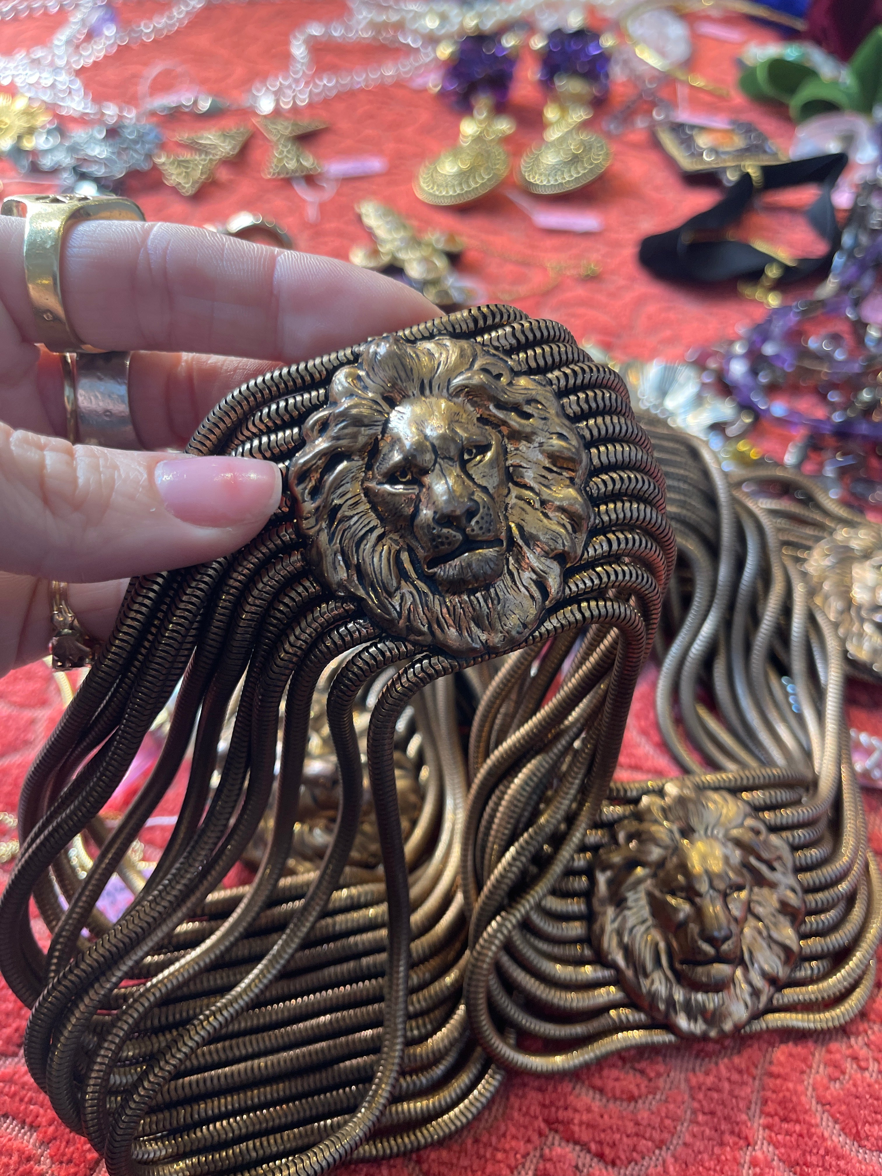 Golden lion belt – ANTIC TONIC